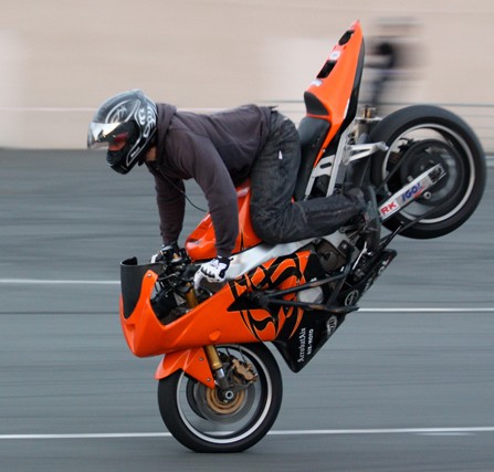 Le stoppie : incontournable lors de l’initiation au stunt – Tout sur le ...